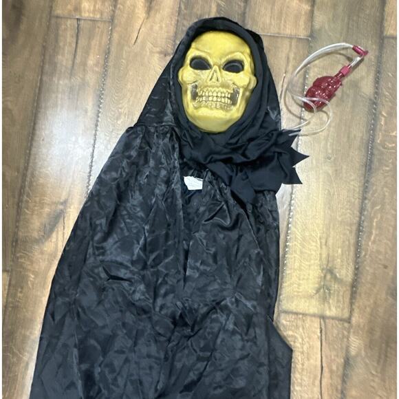 Fun World Div. | Accessories | Vintage Fun World Div Bleeding Skull ...